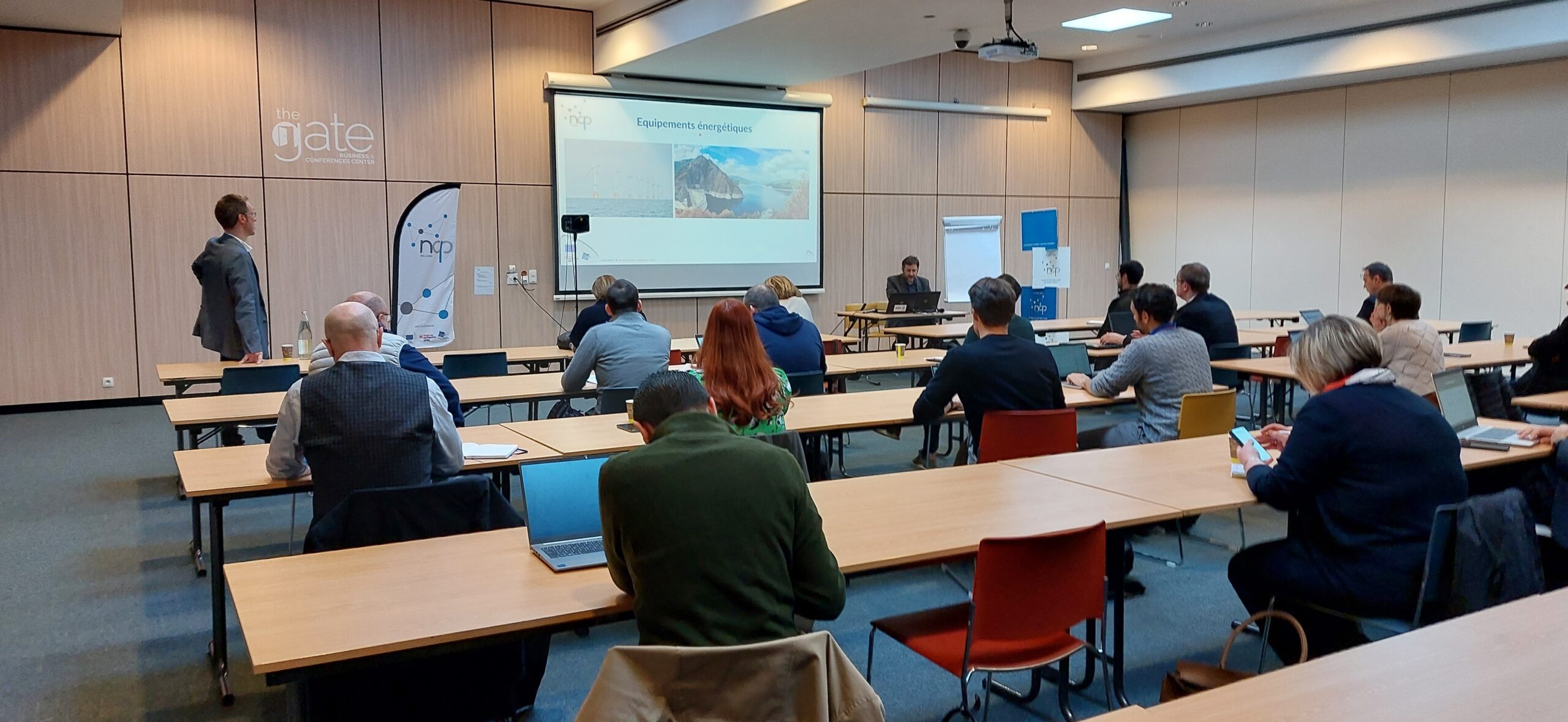 De nombreux acteurs de l'écosystème wallon assistent à la présentation ...